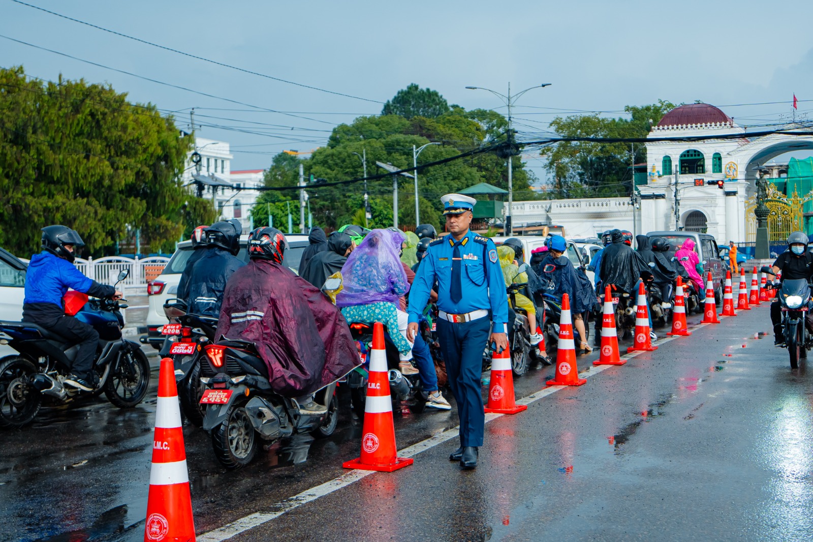 2,500 traffic cones and 1,250 retractable bars on the road for traffic management – Lagani News
